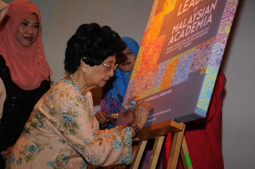 TUN SITI HASMAH LAUNCHES BOOK ON MALAYSIA’S WOMEN CHANCELLORS, PRO ...