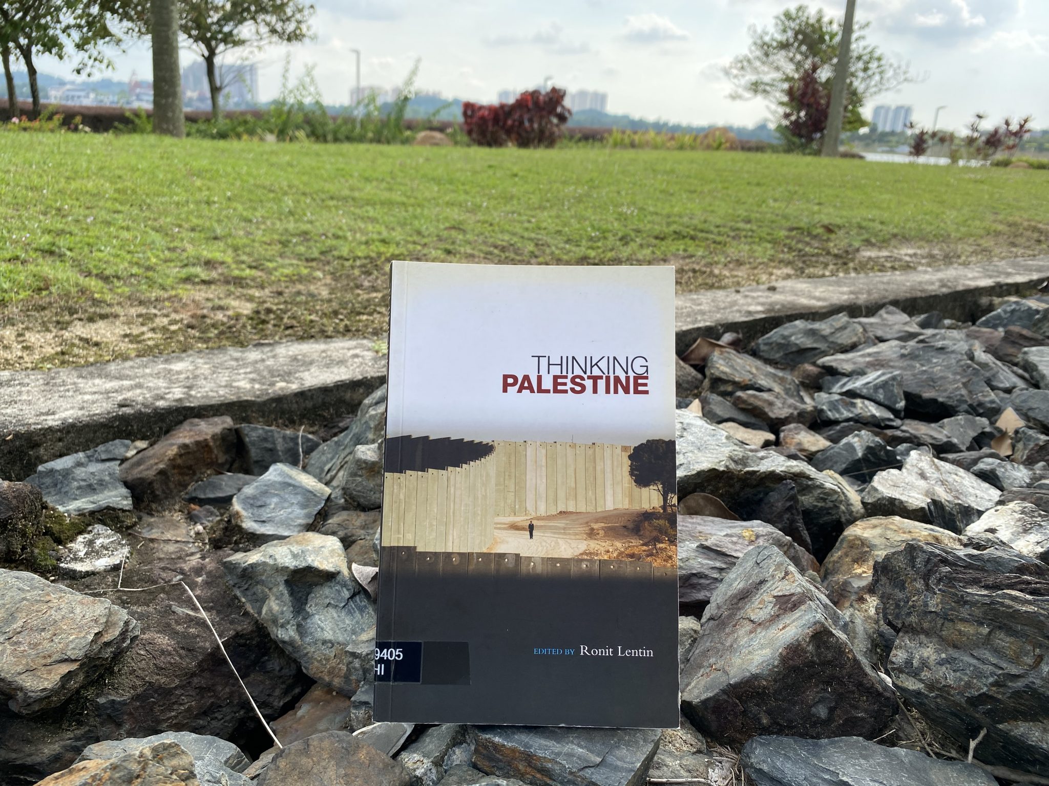 Thinking Palestine – Softcover – Perdana Leadership Foundation